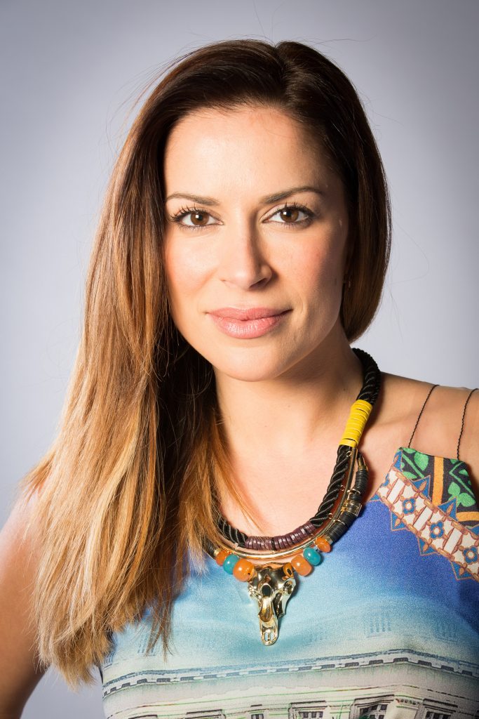Holofote | Dânia Neto revela o novo visual