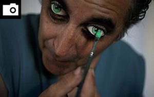 Visão | Conheça o Static Man, recordista mundial de imobilidade em ...