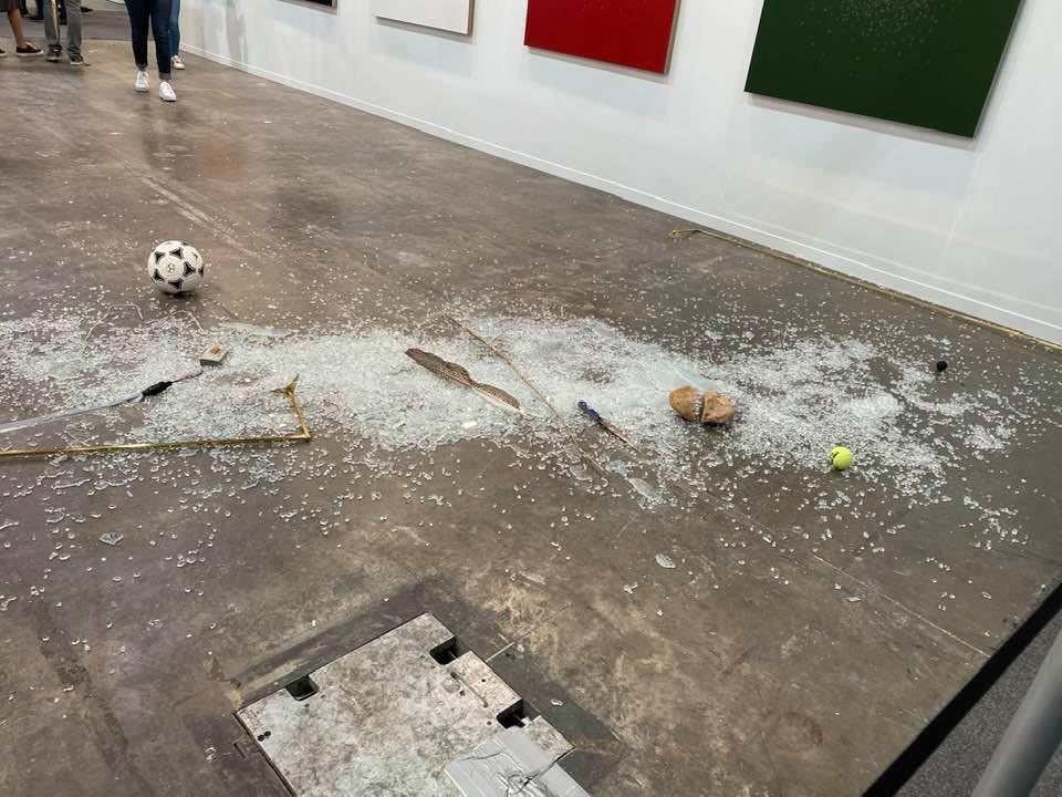 Visão | Crítica de arte destrói, acidentalmente, obra de 20 mil dólares