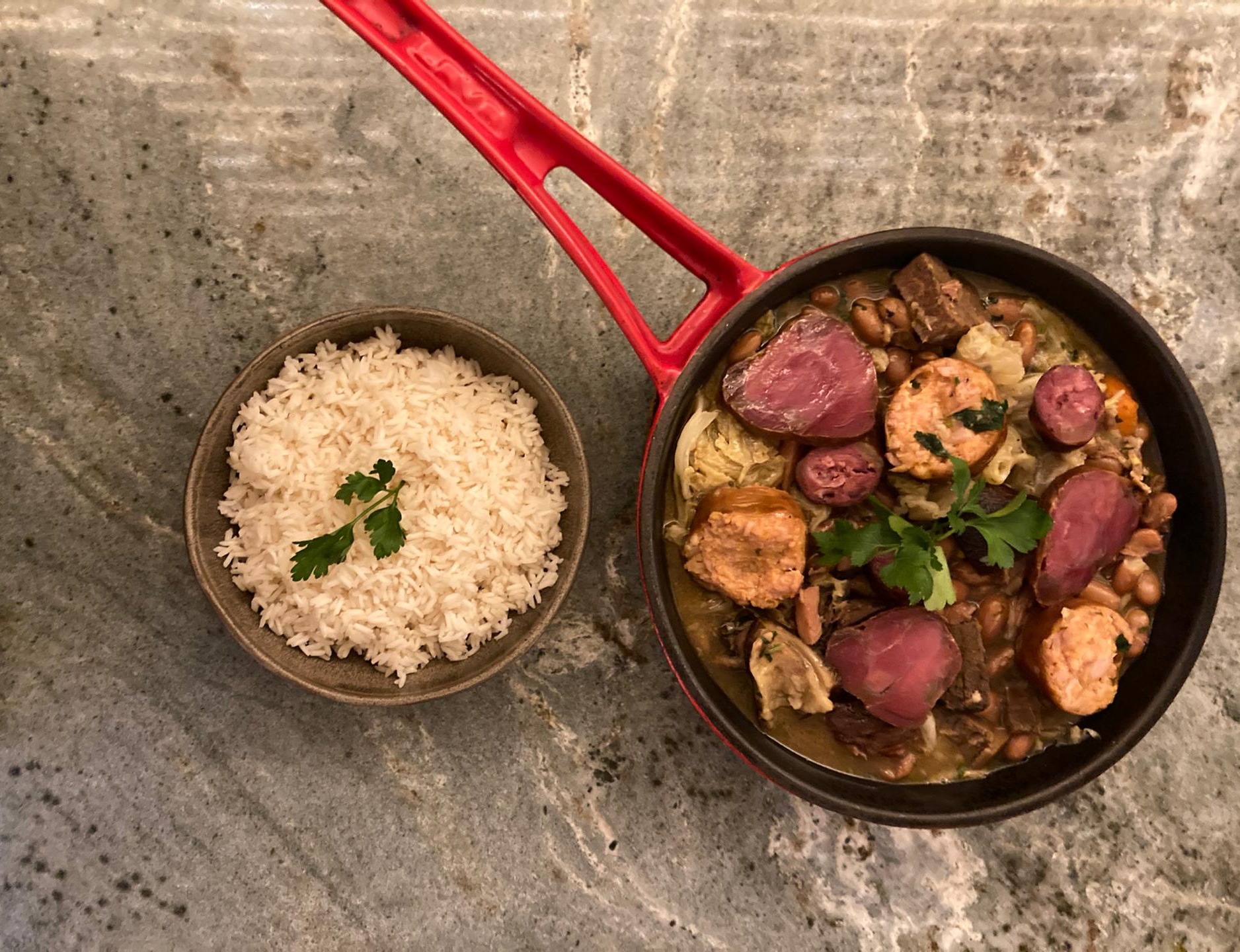 Visão | 7 restaurantes para encomendar uma boa feijoada