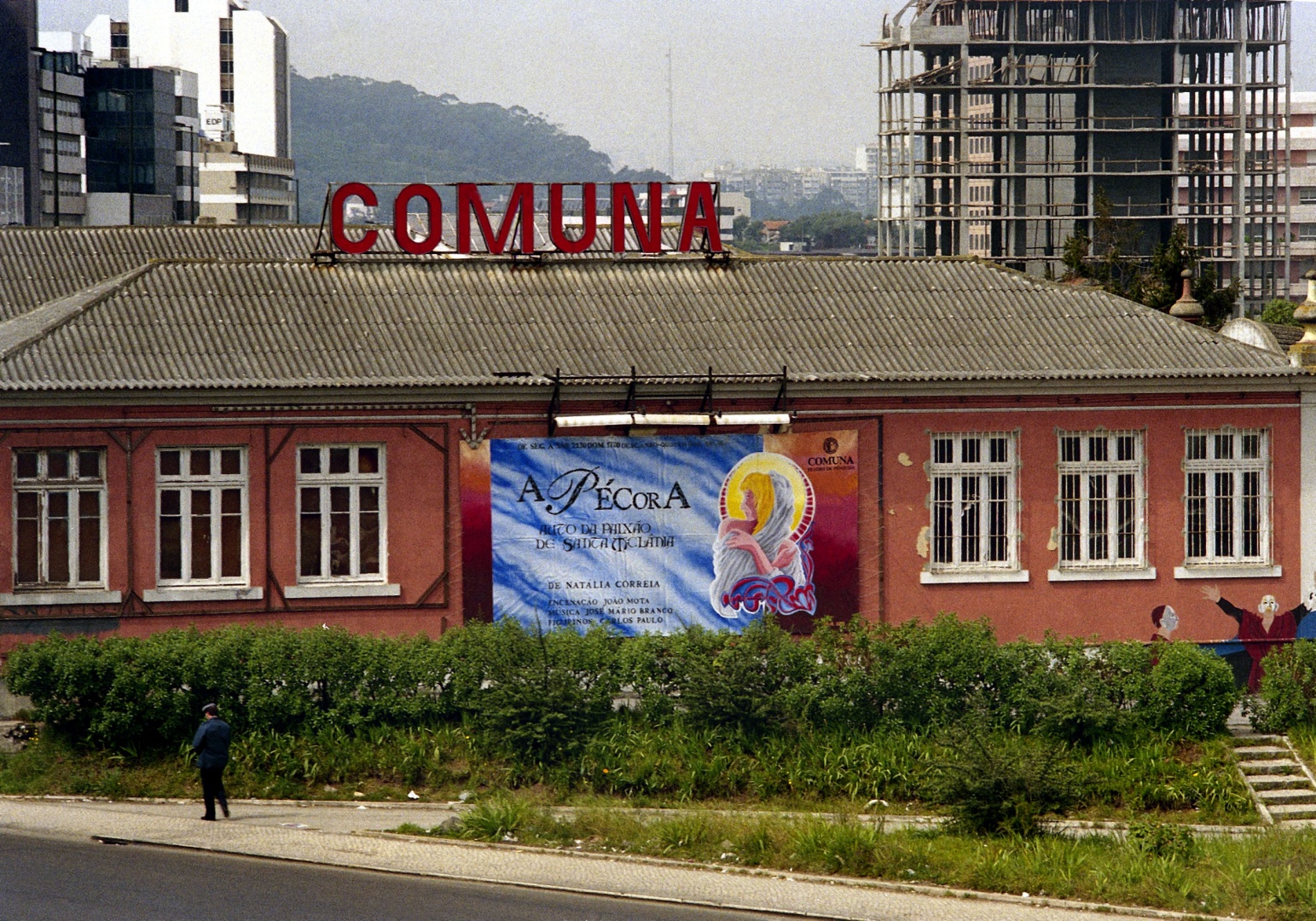Visão | "Sem_Título" de Ariel Farace sobe ao palco da Comuna encenado ...