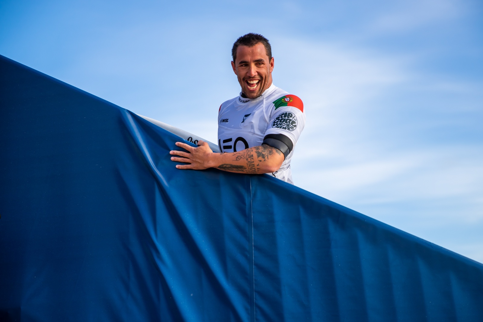 Visão | Vasco Ribeiro avança para segunda ronda do Ballito Pro de surf ...