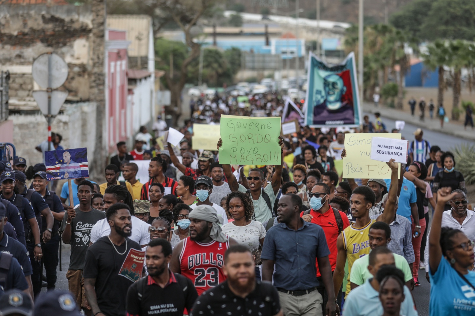 Visão | Cabo-verdianos manifestam-se contra governação do país e pedem ...
