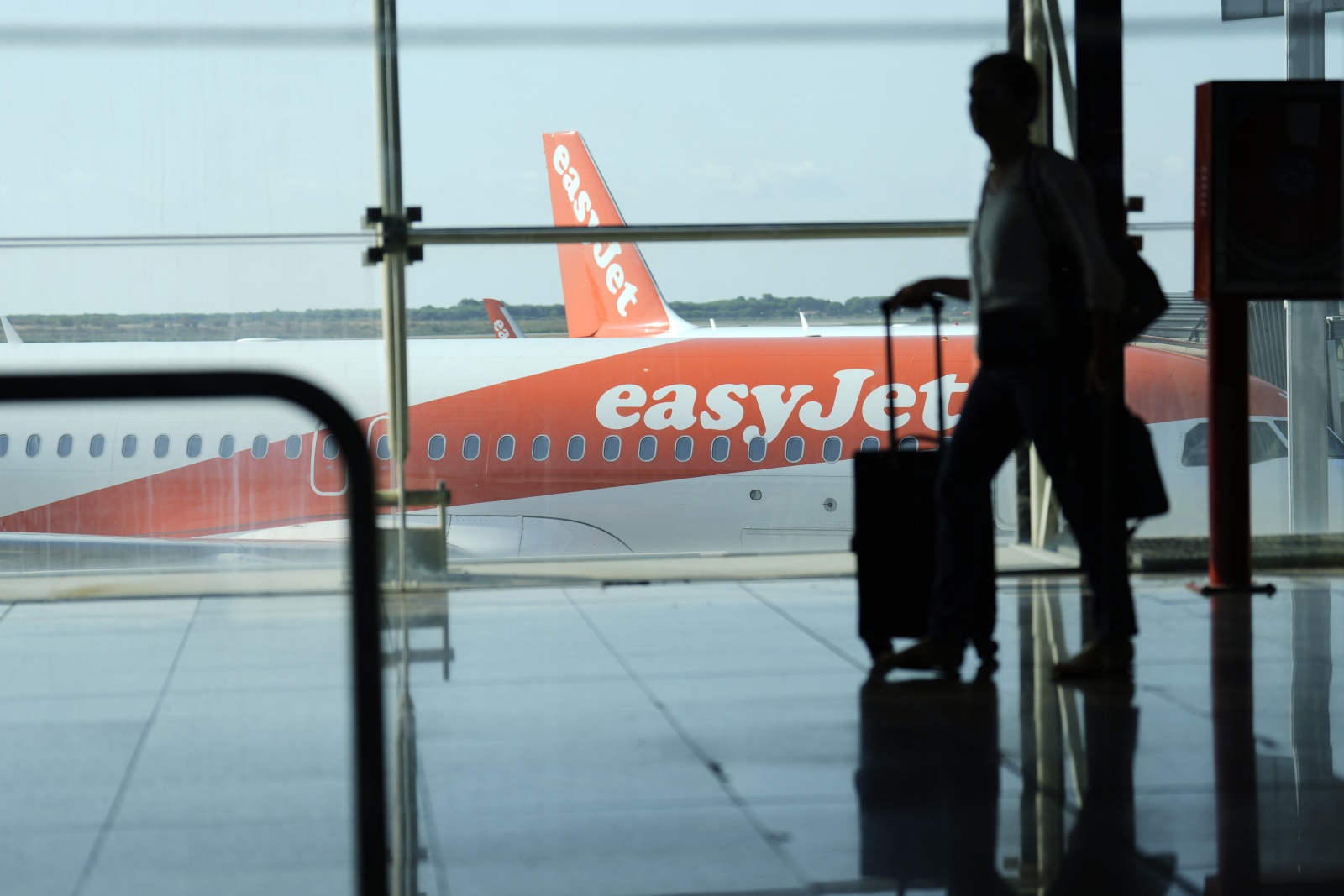 Visão | EasyJet passa a operar exclusivamente no Terminal 1 no ...