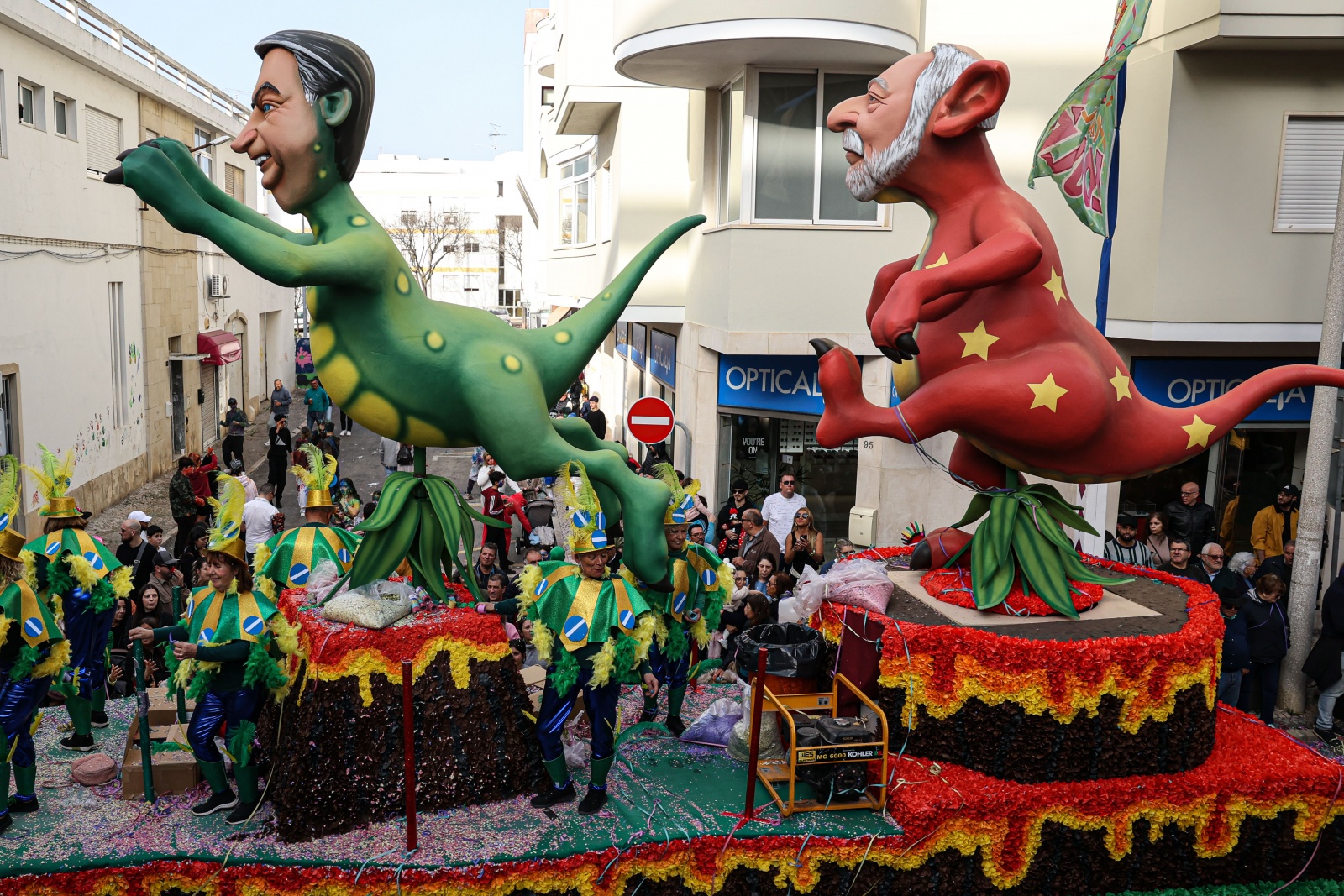 Visão | Carnaval de Loulé bate recordes de afluência e boa disposição