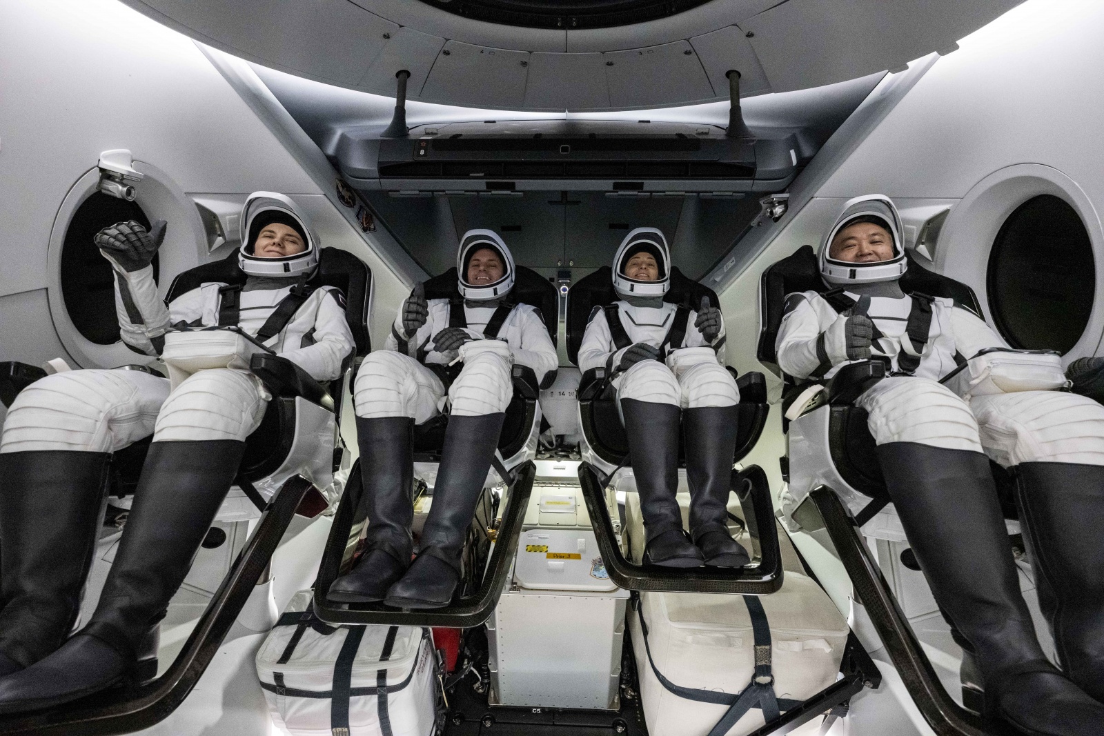 Visão | Regressam à Terra quatro astronautas da Estação Espacial ...