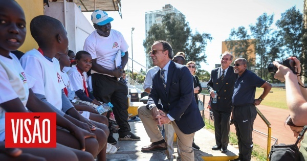 Visão | 10 Junho: Ministro da Cultura junta-se a portugueses em Maputo ...