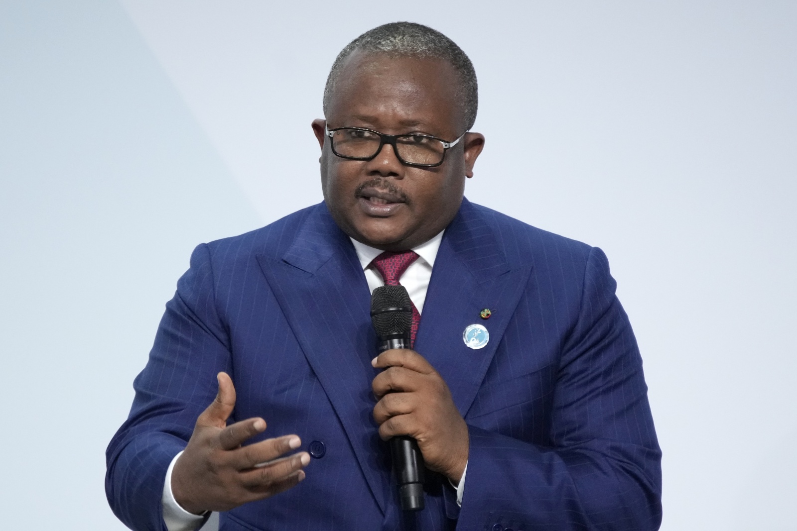 Visão | PR inaugura "avenida mais bonita da Guiné-Bissau" com ameaças a ...