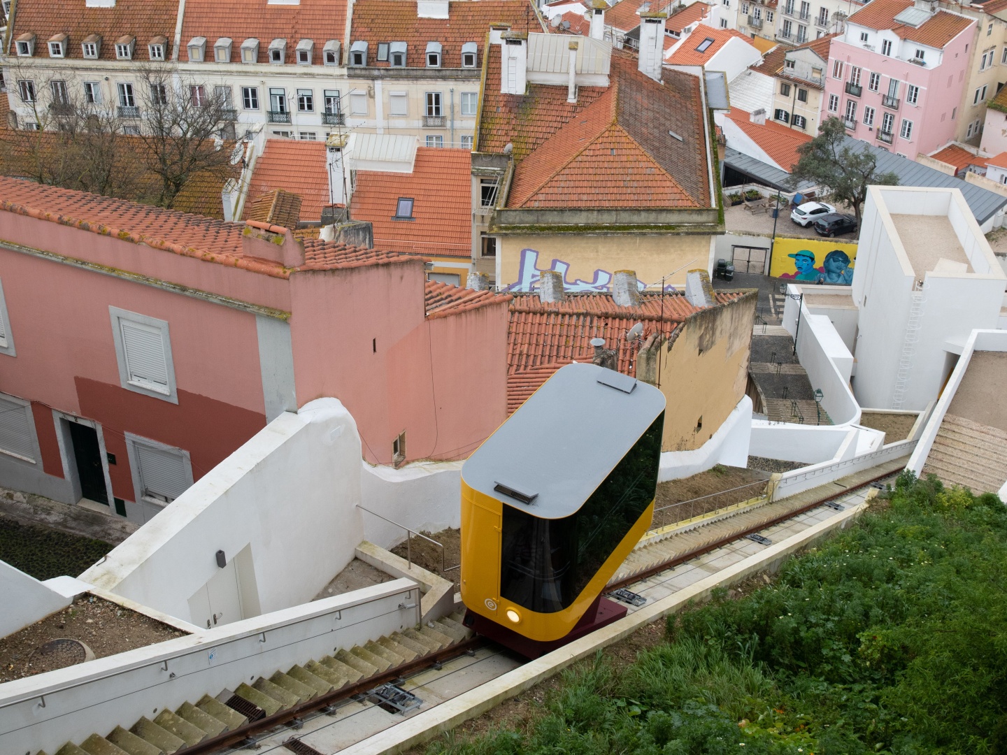 Visão | Vai uma volta no Funicular da Graça? A viagem é grátis até ao ...