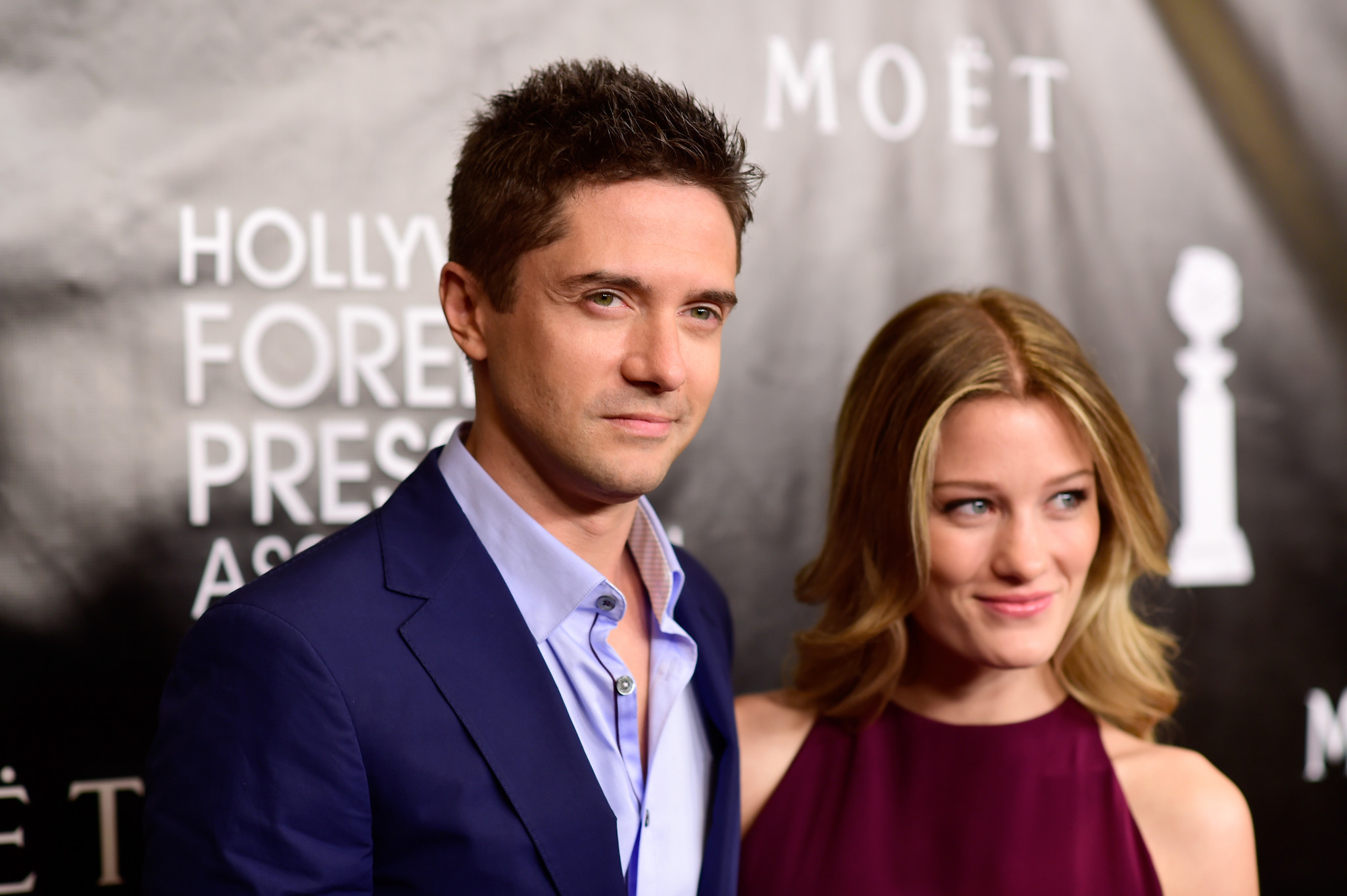 Caras | Ator Topher Grace e a mulher foram pais pela primeira vez