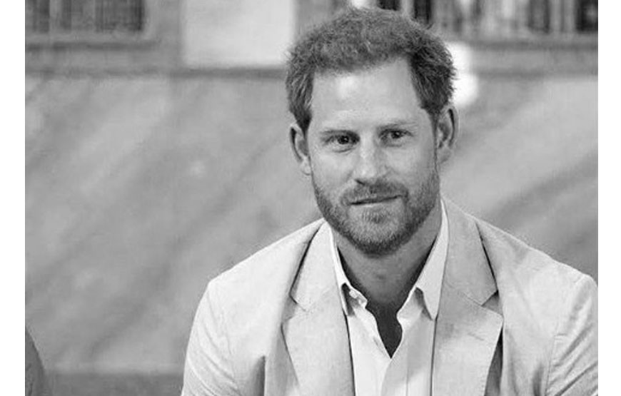 Caras | Harry encanta os fãs ao partilhar fotografia inédita de Archie ...