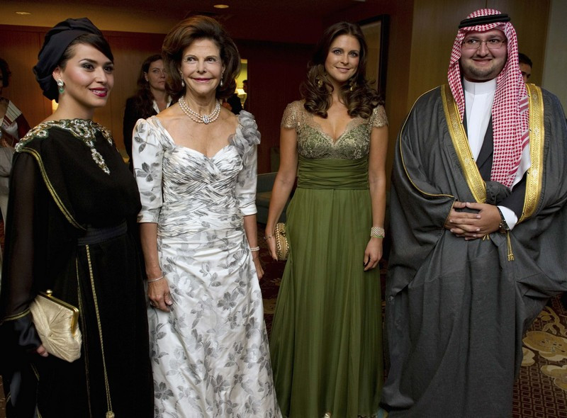 Caras | Sílvia e Madalena da Suécia brilham em noite de gala solidária