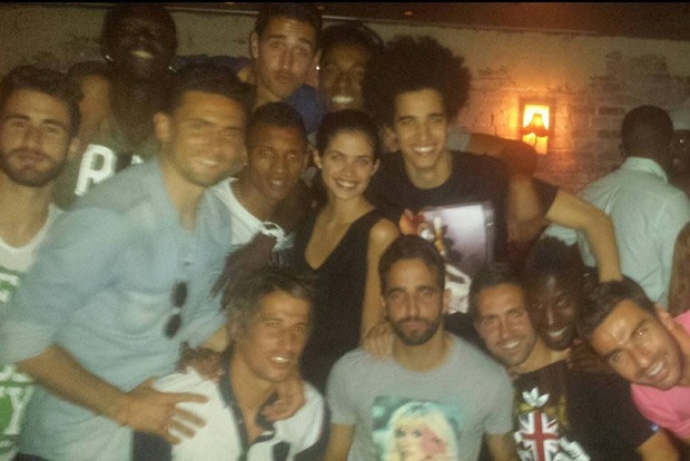 Caras | Sara Sampaio fotografa em Saint Tropez