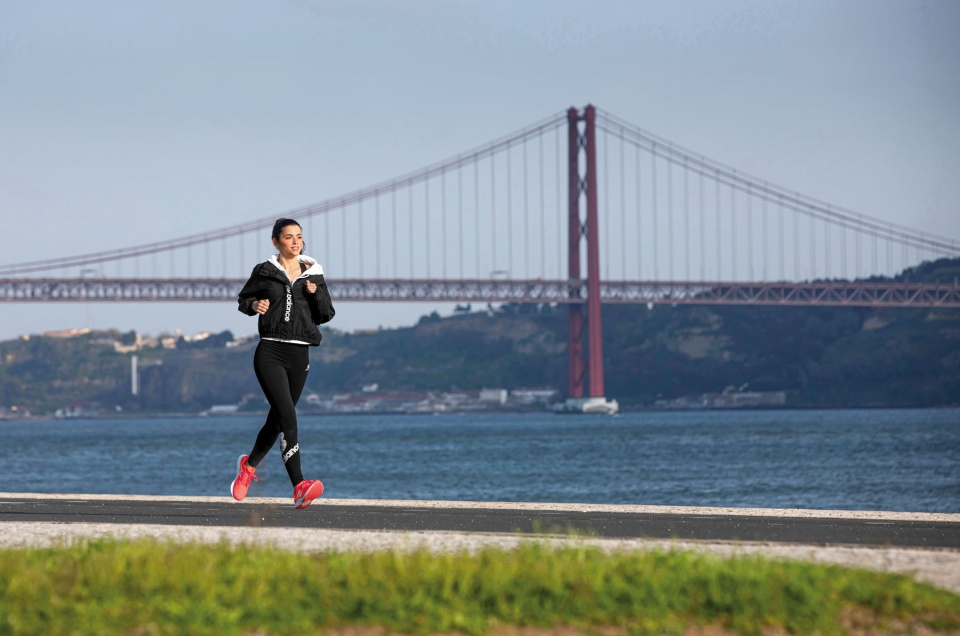 Caras | Aos 22 anos, a atriz Inês Aguiar revela: “Corro todos os dias ...