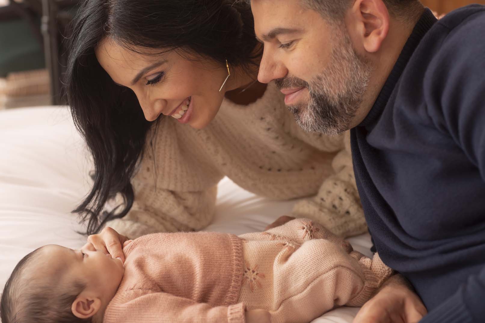 Caras | A primeira entrevista de Mia Relógio e Diogo Beja desde que foram pais da pequena Emília